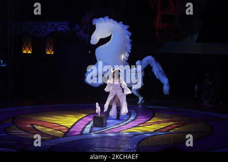 Gala performance Bardum El Show inside the Circo Atayde Hermanos ...