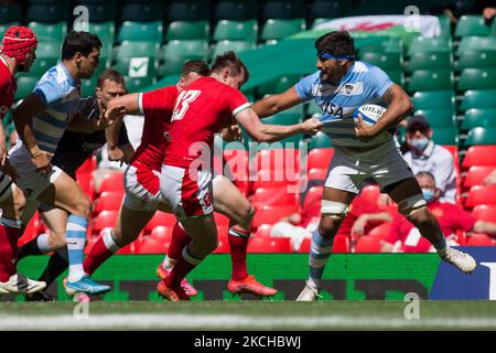 Rodrigo Bruni (Argentina) Nick Tompkins (Wales) battle for the ball ...