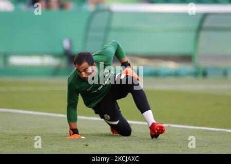 Antonio Adan warms up during the game for Liga BWIN between Sporting CP ...