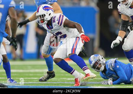 Buffalo Bills running back Devin Singletary (26) runs with ball during ...