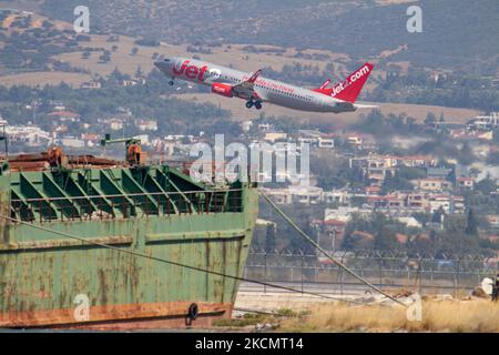 Jet2 Boeing 737 flight safety card Stock Photo - Alamy