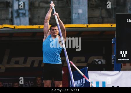Matt Ludwig competes in the pole vault finals during the U.S ...