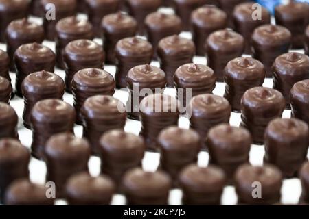 Palestinian workers prepare the vanilla candy known as "crimbo or Ras ...
