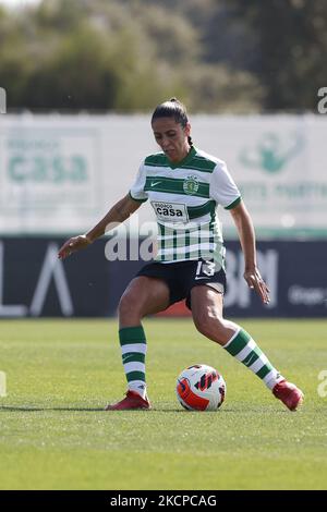 Fatima Pinto In action during the match for Liga BPI between Sporting ...