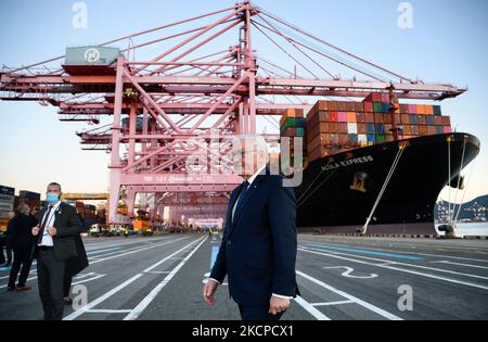 Container of one of the five largest container shipping companies: Hapag-Lloyd of Germany Stock ...