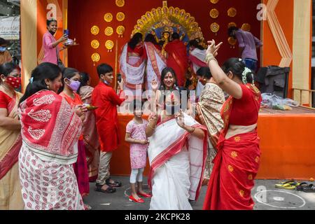 Married ladies smearing red sindur or vermilion , a ritual known as ...