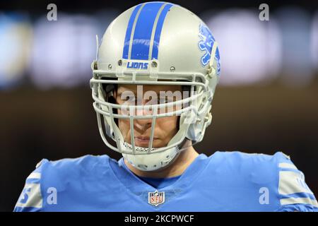 Detroit Lions long snapper Scott Daly (47) warms up before an NFL ...