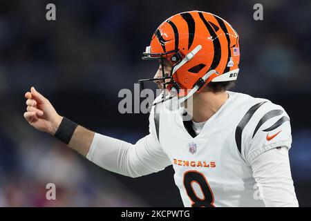 Cincinnati Bengals' quarterback Brandon Allen throws a pass during an ...