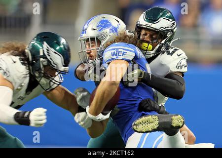 Detroit Lions middle linebacker Alex Anzalone (34) rushes during an NFL ...