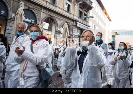 General view of No Green Pass protesters on November 6, 2021 in Padua ...