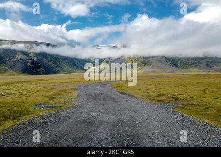 Vatnajökull glacier along the ring road in southern Iceland ...