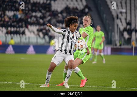 Sara Gama of Juventus and Pauline Bremer of VfL Wolfsburg contends the ...