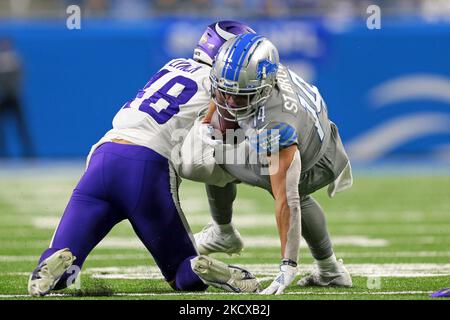 Minnesota Vikings outside linebacker Blake Lynch (48) on the field ...