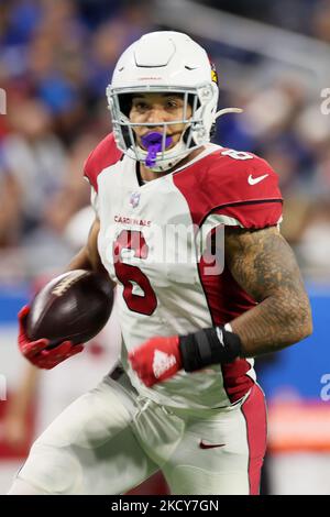 Arizona Cardinals running back James Conner (6) powers past New Orleans ...