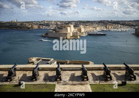 Saluting Battery viwth view on the Fort St. Angelo in Valletta, Malta ...