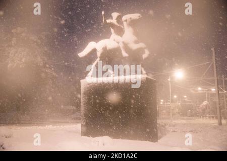 Cold weather front Elpida hits Greece. Snapshots of the snowfall in the ...