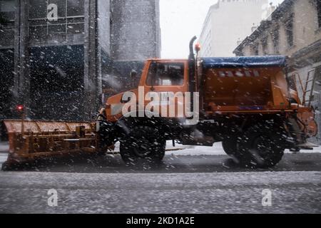 Cold weather front Elpida hits Greece. Snapshots of the snowfall in the ...