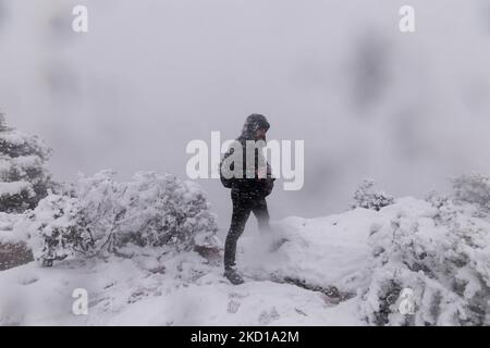 Cold weather front Elpida hits Greece. Snapshots of the snowfall in the ...