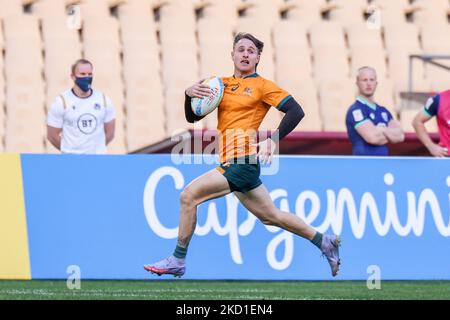 Corey Toole of Australian runs with the ball during the Men's HSBC ...