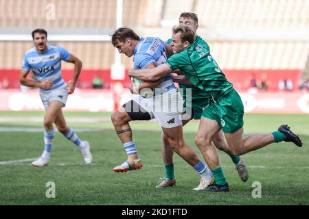 Luciano Gonzalez of Argentina runs with the ball during the Men's HSBC ...