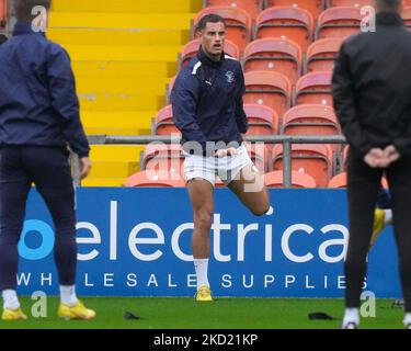 Jerry Yates (9 Luton Town) warms up during the Sky Bet League 1 match ...