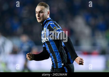 Teun Koopmeiners of Juventus FC looks on during the serie Serie A ...