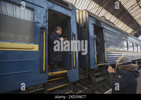 People rush to get on the train and push each other while they are ...
