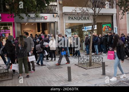 Hundreds of people are waiting to buy the new Swatch Omega MoonSwatch ...