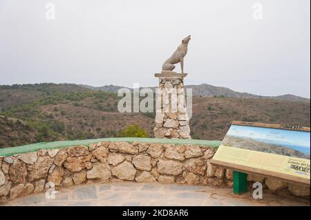 Natural Viewpoint of Cañada del Lobo, with statue of Wolf, hiking area ...