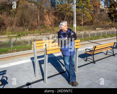 Leaning bench or leaning stand or lean bar (no established name yet ...