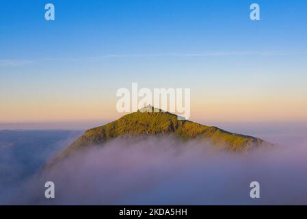 Misty sunrise view at Snowdon summit, Snowdonia National Park ...