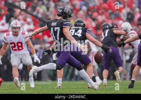 Evanston, Illinois, USA. 5th Nov, 2022. Northwestern Wildcats running ...