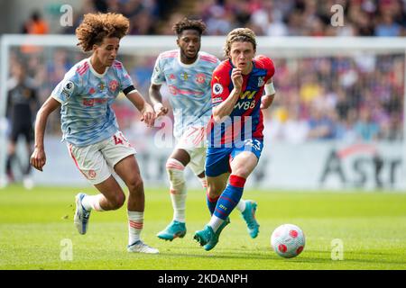 Conor Gallagher of Crystal Palace controls the ball during the Premier ...