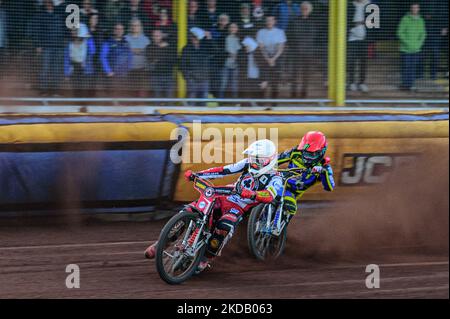 Max Fricke (White) passes Adam Ellis (Red) during the SGB Premiership ...