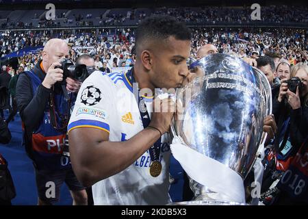 Rodrygo of Real Madrid kissing the trophy after the UEFA Champions ...