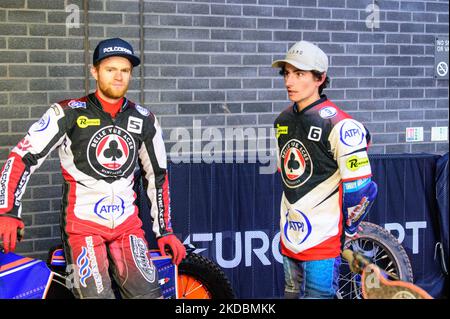 Zach Cook of Belle Vue Aces in Red picks up some drive ahead of Tate ...