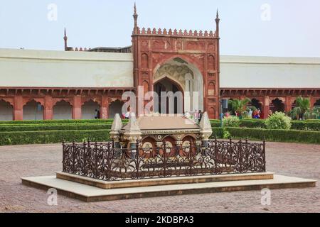 John Russell Colvin's Tomb at Agra Fort Stock Photo - Alamy