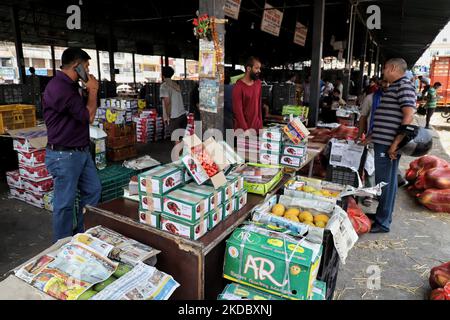 Traders selling fruits at Narwal Fruit Mandi In Jammu City, Jammu and ...