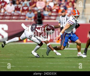 Florida wide receiver Ricky Pearsall (1) makes a catch over South ...