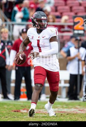 Washington State quarterback Cameron Ward throws a pass during the ...