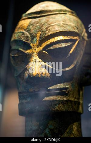 Bronze Mask Relics of Sanxingdui in Ancient China Stock Photo - Alamy