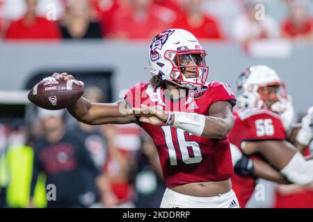 Raleigh, NC, USA. 5th Nov, 2022. Wake Forest Demon Deacons defensive ...