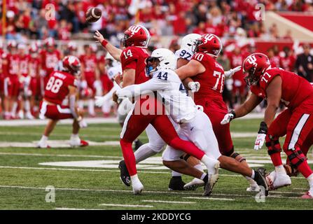 Penn State defensive end Chop Robinson (44) tackles Maryland wide ...