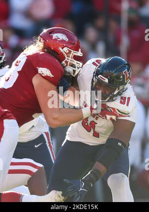 Arkansas offensive lineman Dalton Wagner runs a drill at the NFL ...