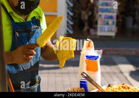 Elotes, traditional Mexican street food Stock Photo - Alamy