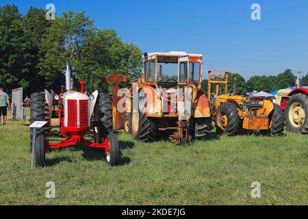 Vintage farm trucks, farm event, Hinchinbrook, Province of Quebec ...