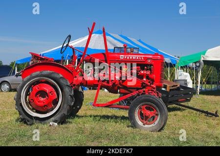 Vintage farm trucks, farm event, Hinchinbrook, Province of Quebec ...