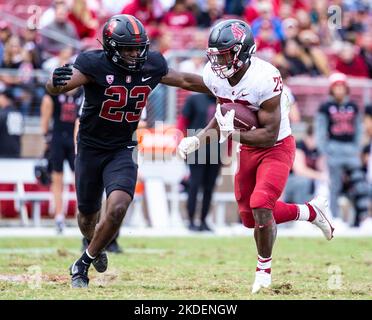 Washington State running back Nakia Watson (25) runs for a touchdown ...