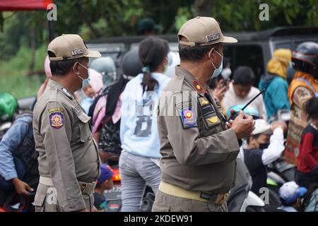 Indonesian Municipal Police regulate traffic of transportation Stock ...