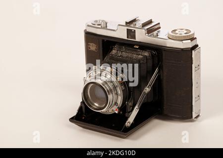 Prontor-SV compact bellows folding camera with a Zeiss Ikon Lens ...